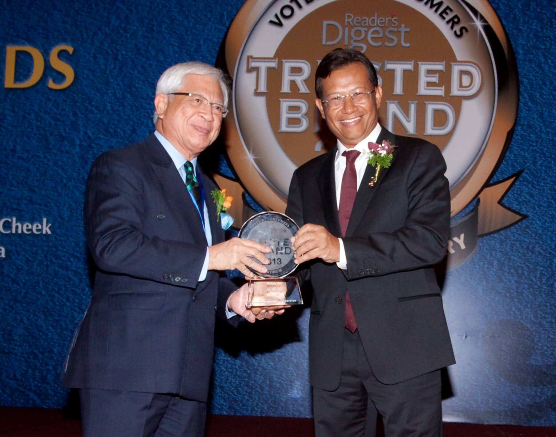 Maxis Wins Platinum Award At The Reader’s Digest Trusted Brand 2013 Awards